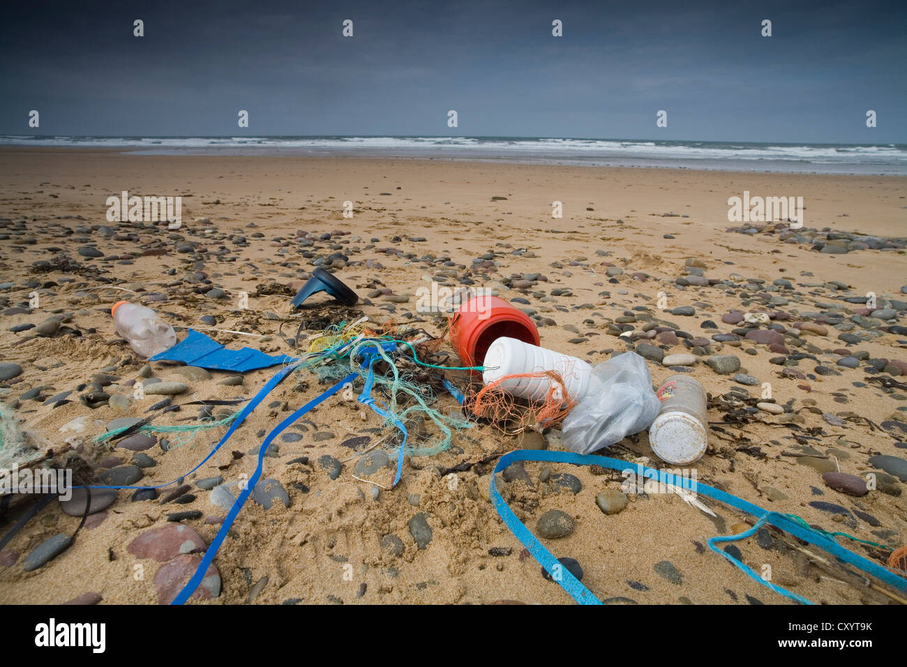 Rubbish on beach Stock Photo - Alamy