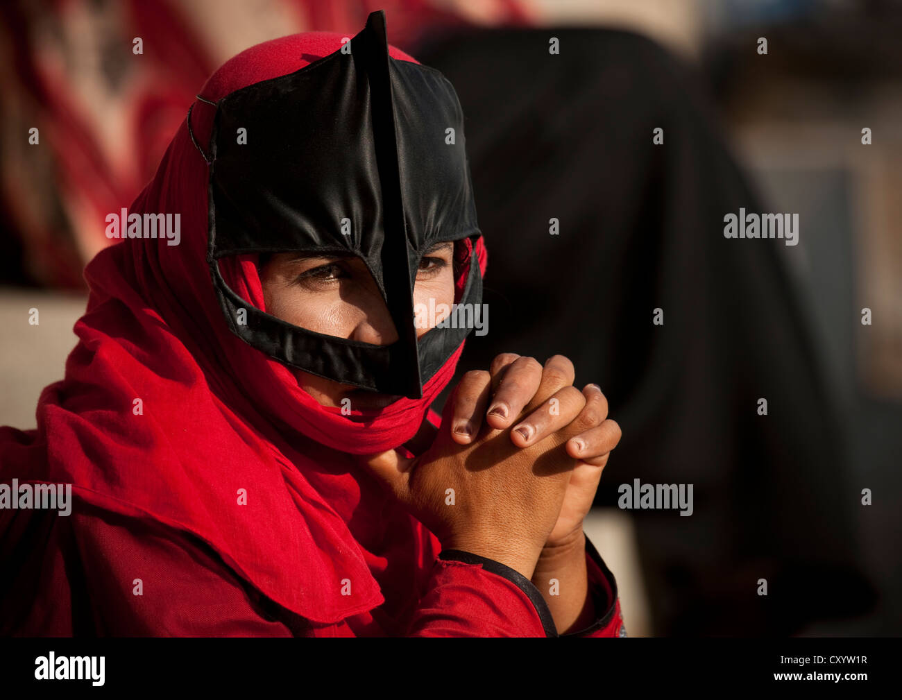 Bedouin Woman In Red Niqab, Sinaw, Oman Stock Photo - Alamy