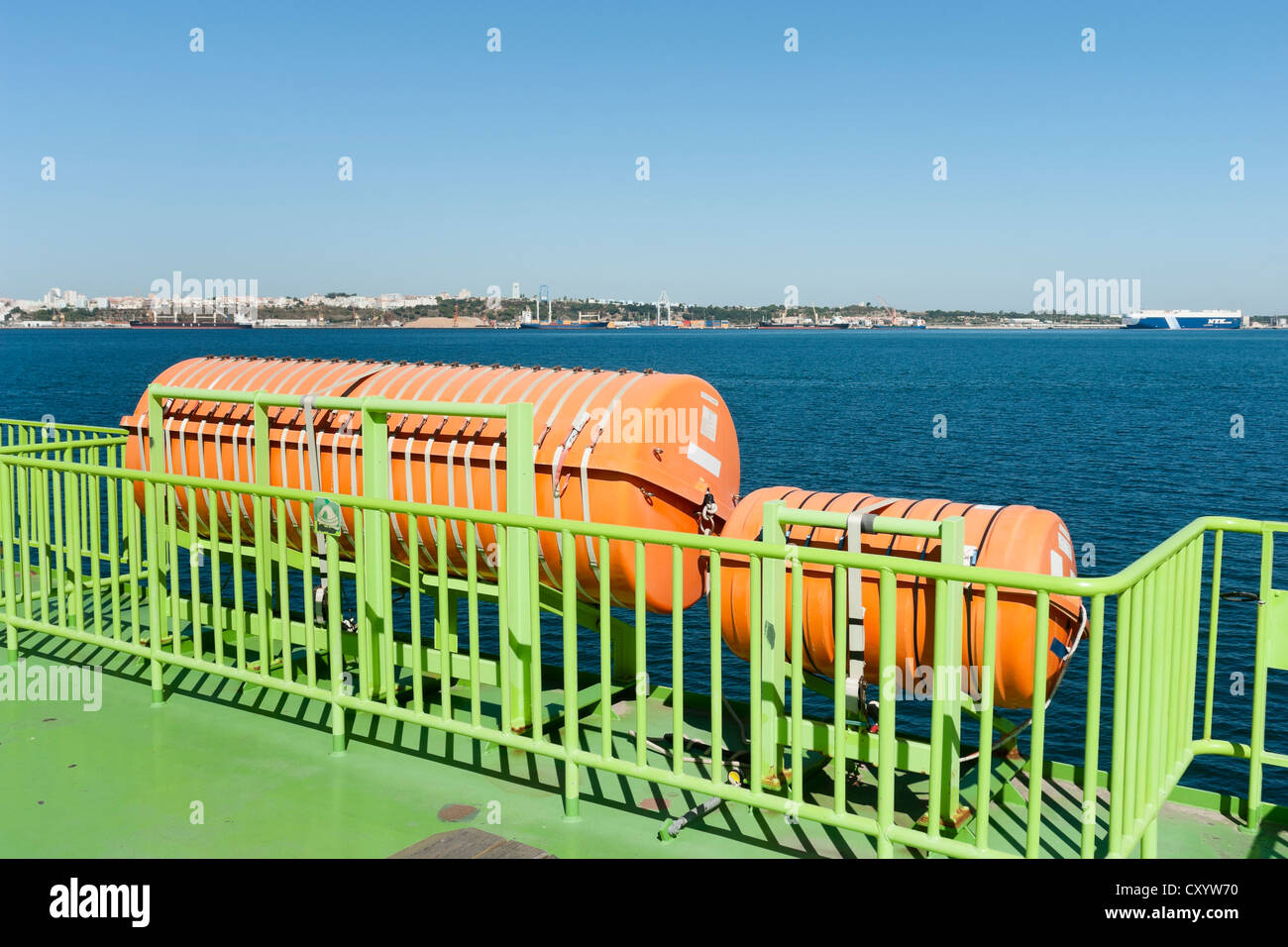 Collapsible life raft hi-res stock photography and images - Alamy