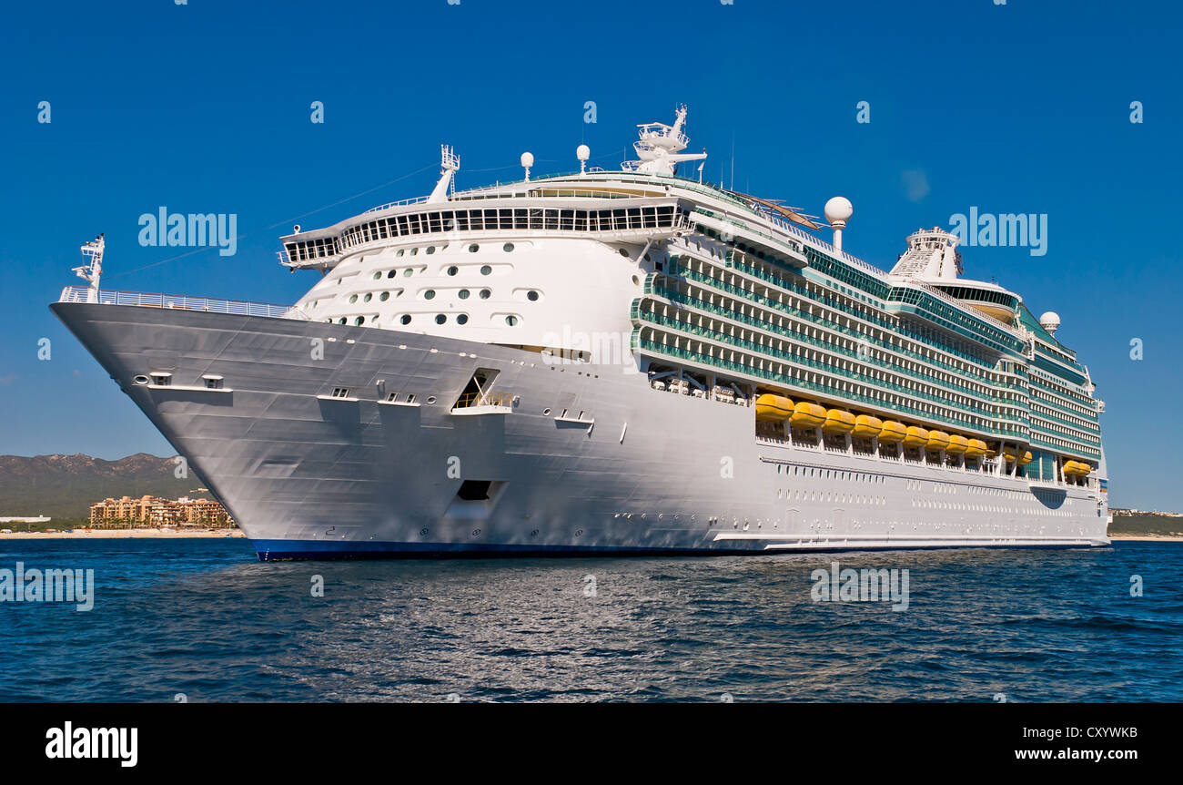 Cruise ship ocean hi-res stock photography and images - Alamy