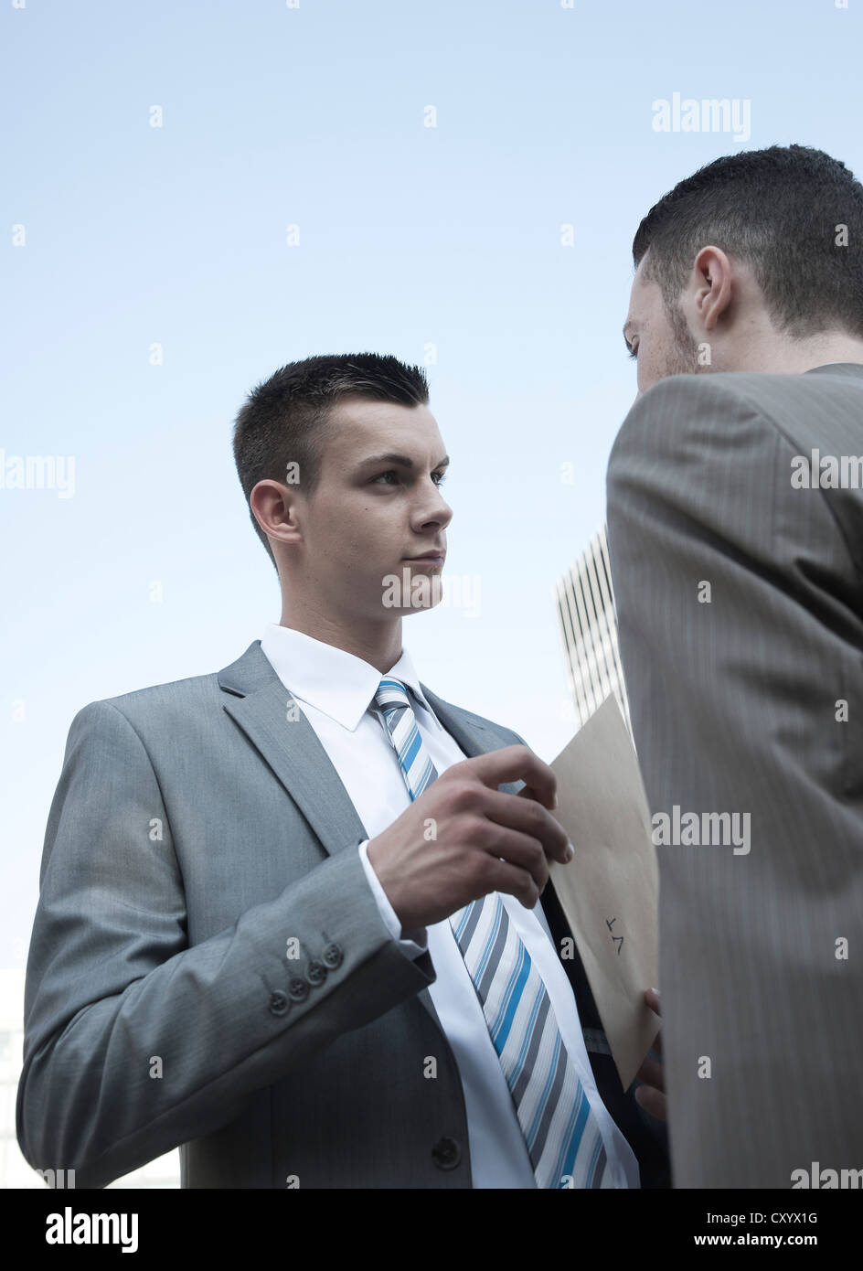 Twentysomethings giving money hi-res stock photography and images - Alamy