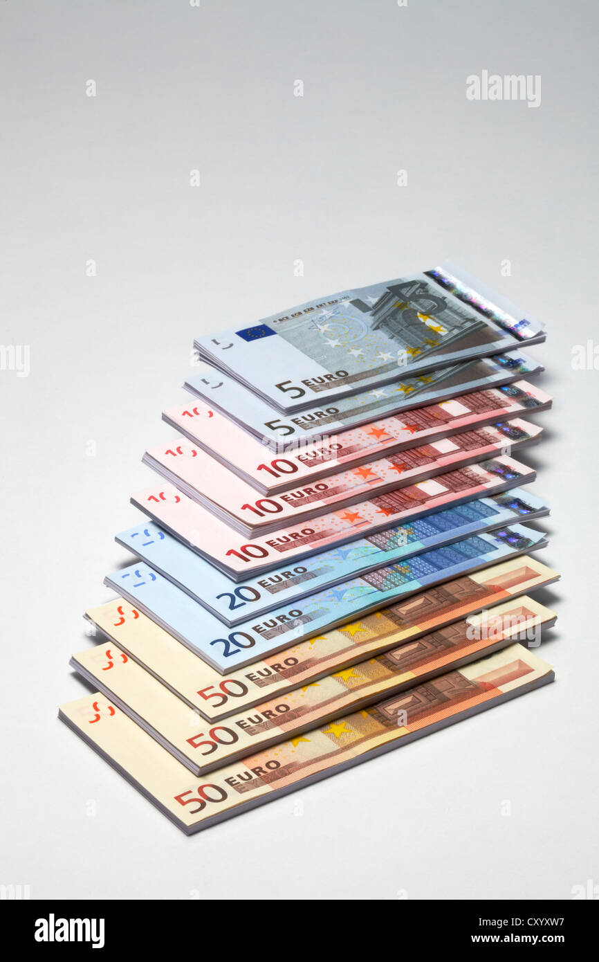 Stack of Euro Notes Stock Photo - Alamy
