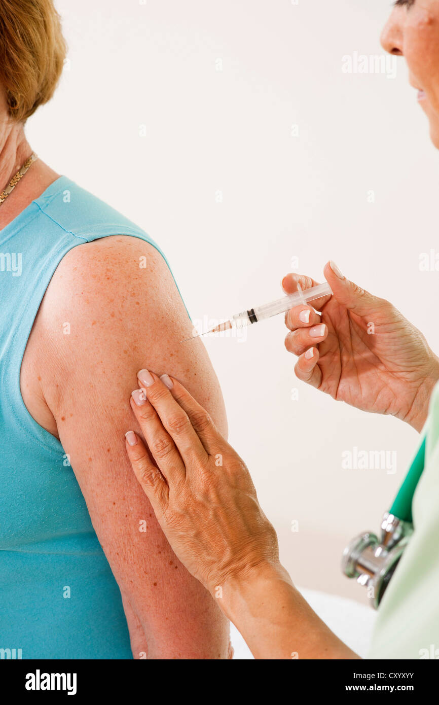 Patient receiving an injection from her doctor, vaccination Stock Photo ...
