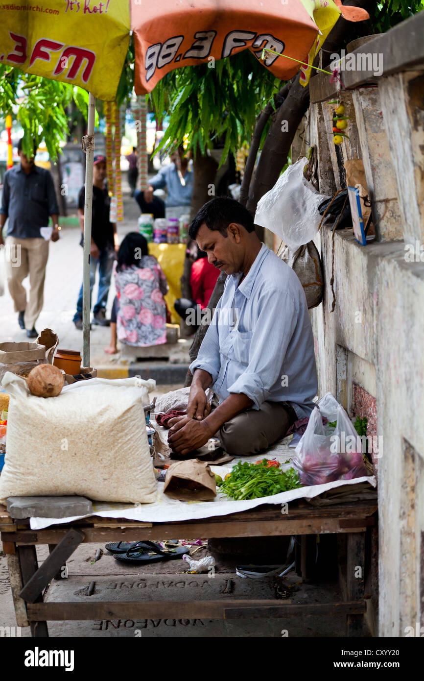 Typical Street Sellers in Kolkata, India Stock Photo - Alamy