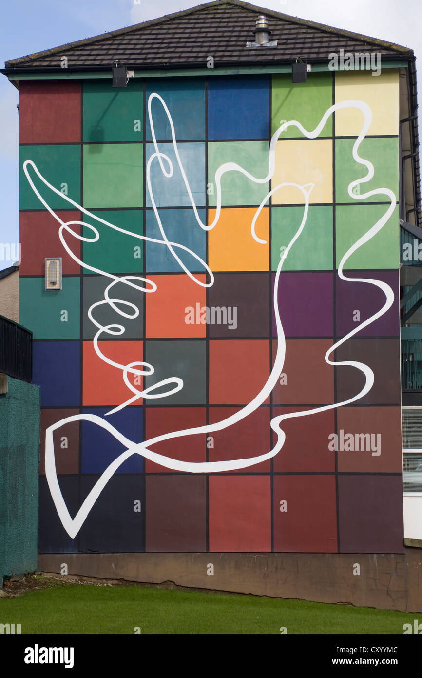 Peace mural derry hi-res stock photography and images - Alamy
