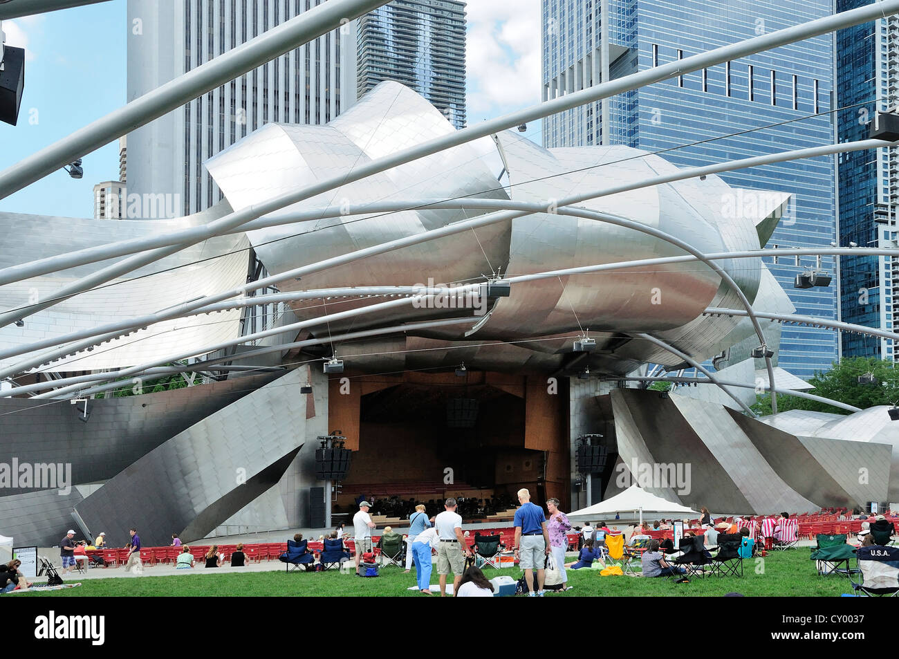 Pritzker Pavilion in Chicago's Millennium Park Stock Photo - Alamy