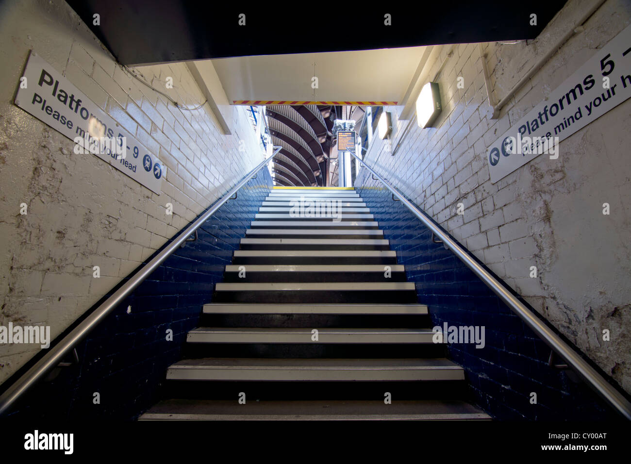 York railway station hi-res stock photography and images - Alamy