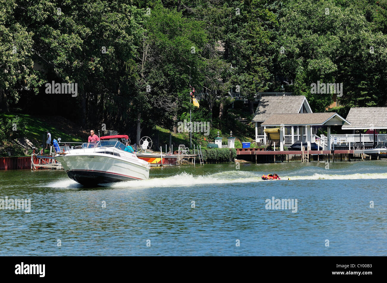 Recreational boating on the Fox River and Chain of Lakes in Northern ...