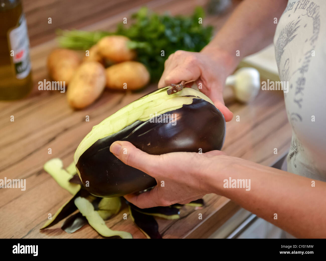 Peeling eggplant hi-res stock photography and images - Alamy