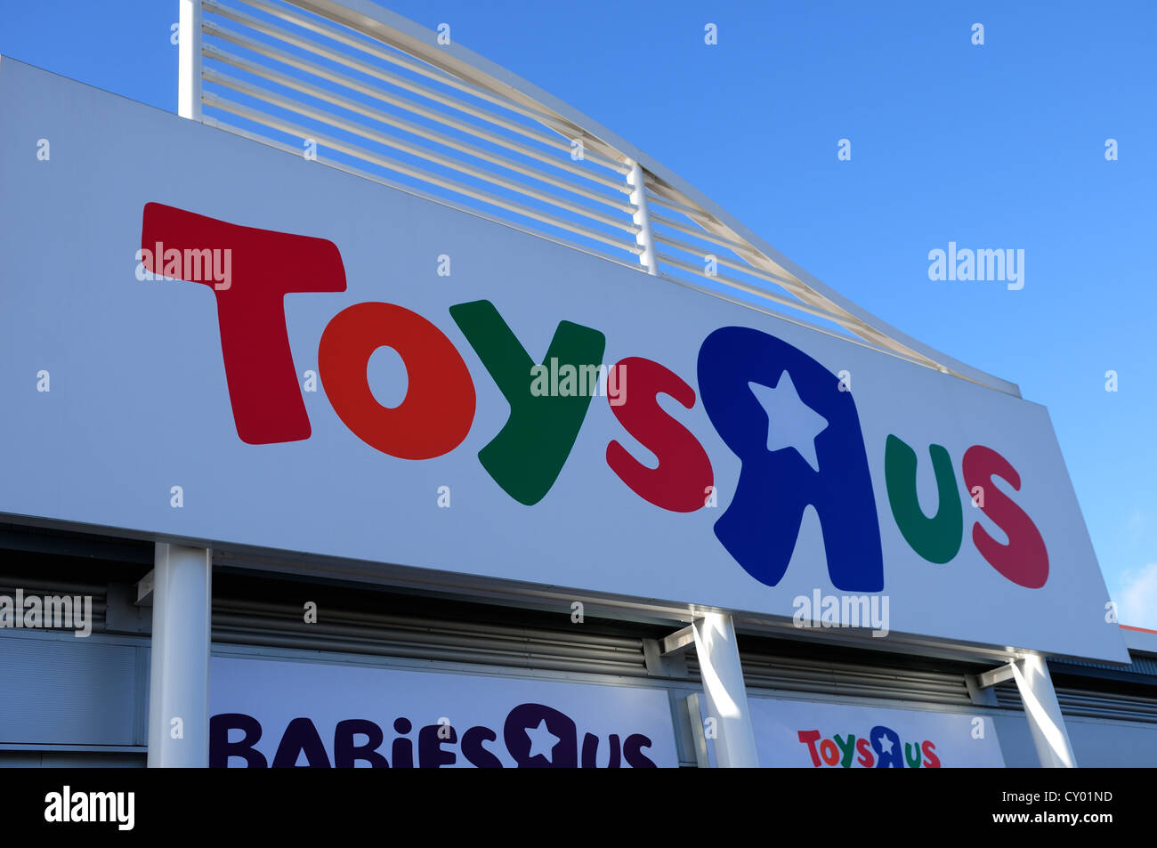 Toysrus Department Store Stock Photo - Alamy