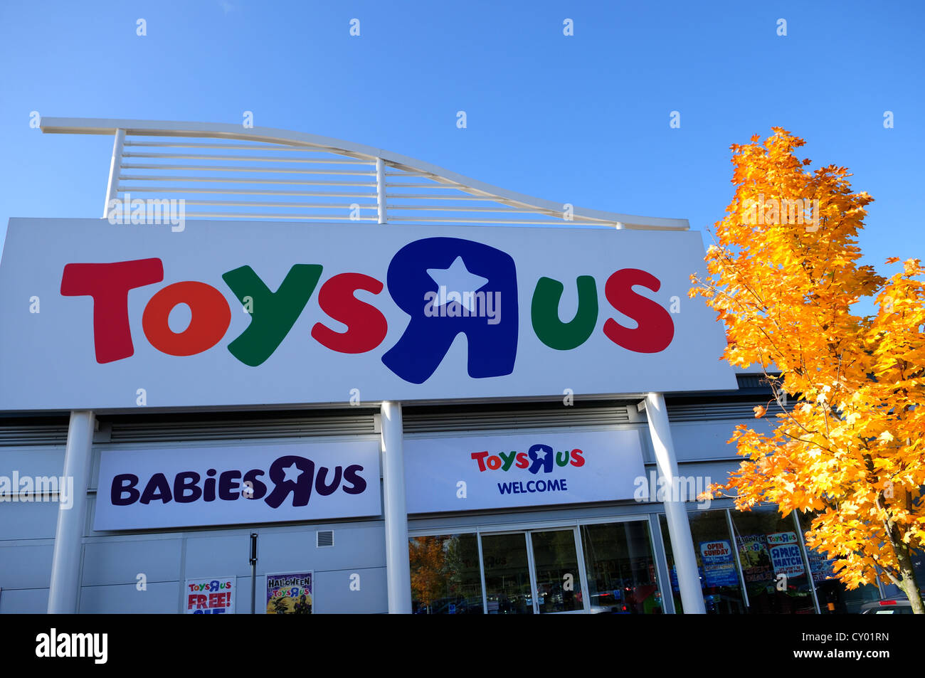 Toysrus sign hi-res stock photography and images - Alamy