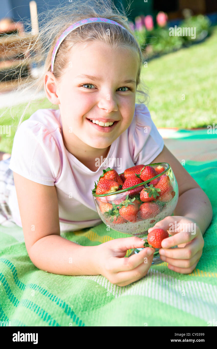 Nice strawberries hi-res stock photography and images - Alamy