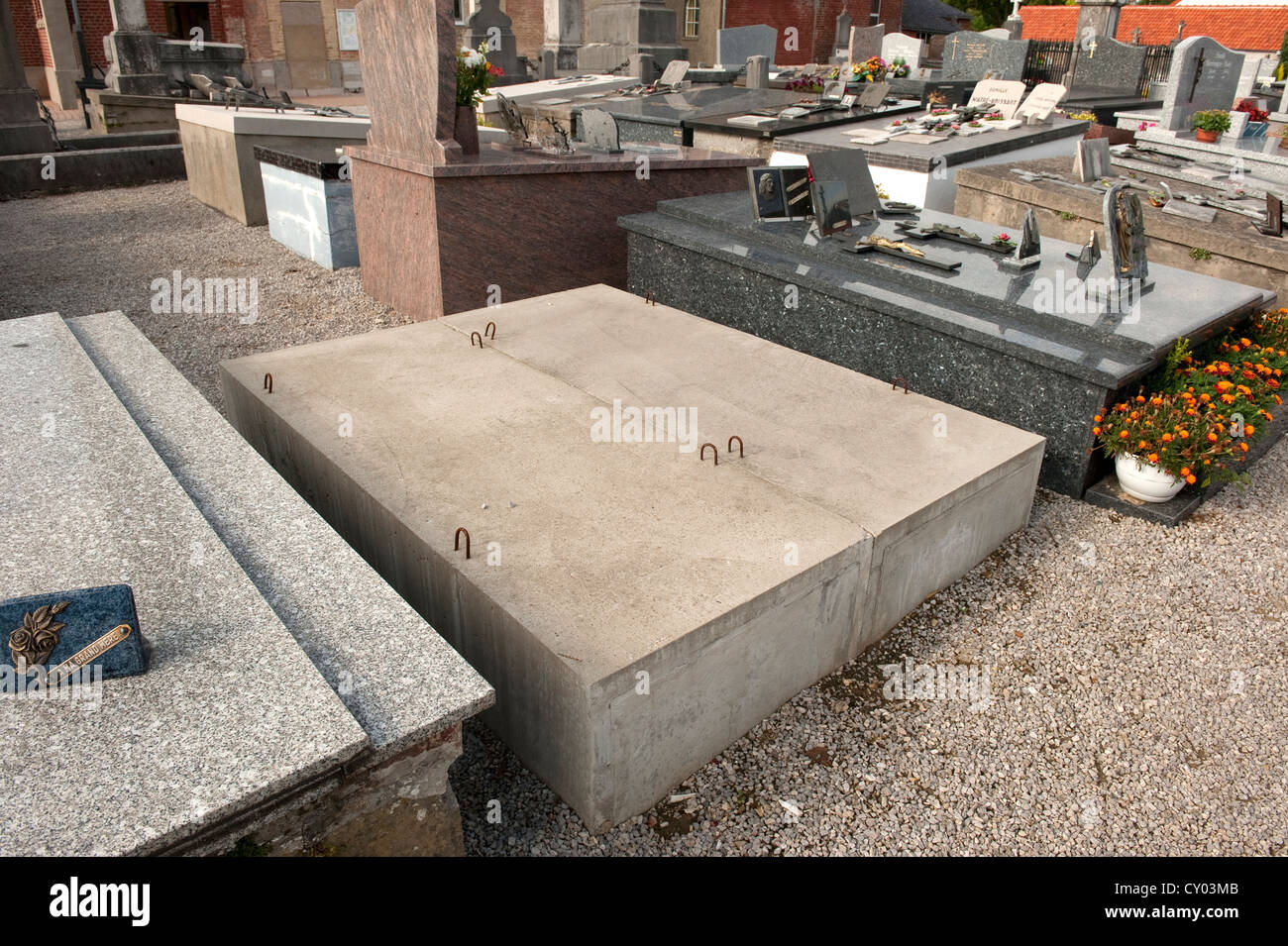 Concrete cladding hi-res stock photography and images - Alamy