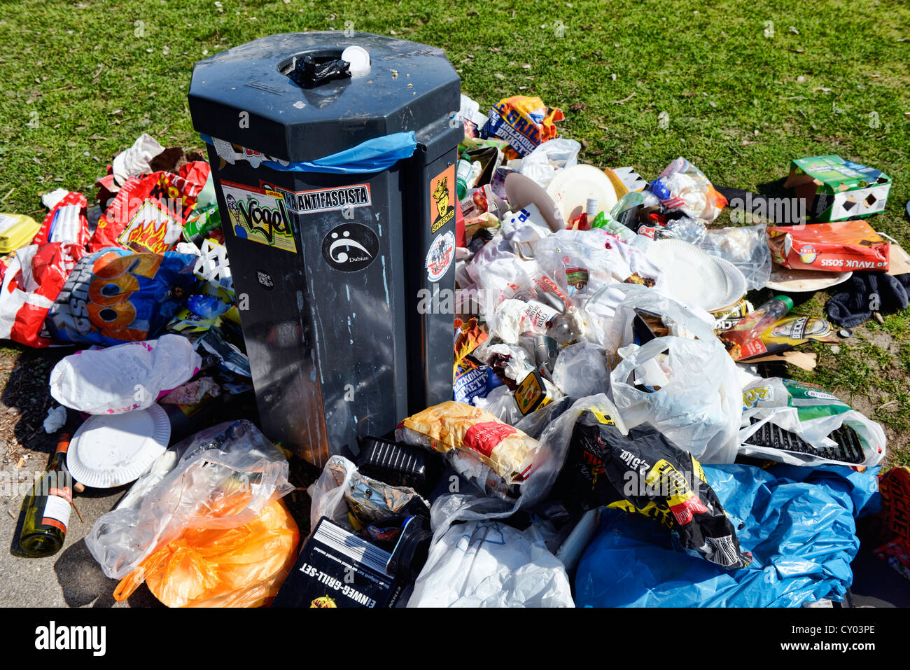 Overfilled rubbish trash bin hi-res stock photography and images - Alamy