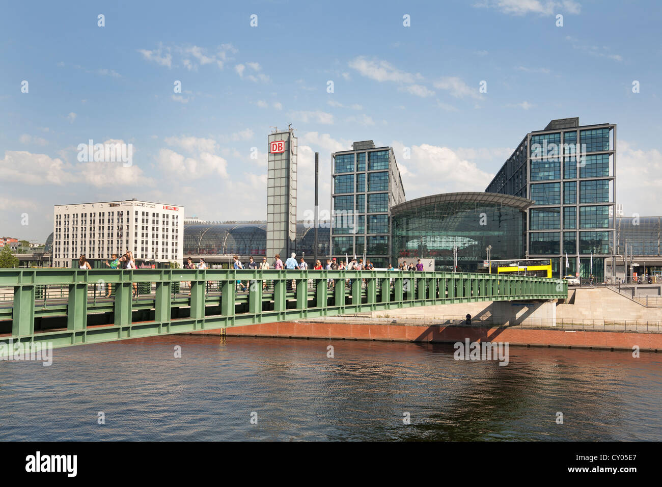 Gustav-Heinemann-Bruecke bridge in front of the main station ...