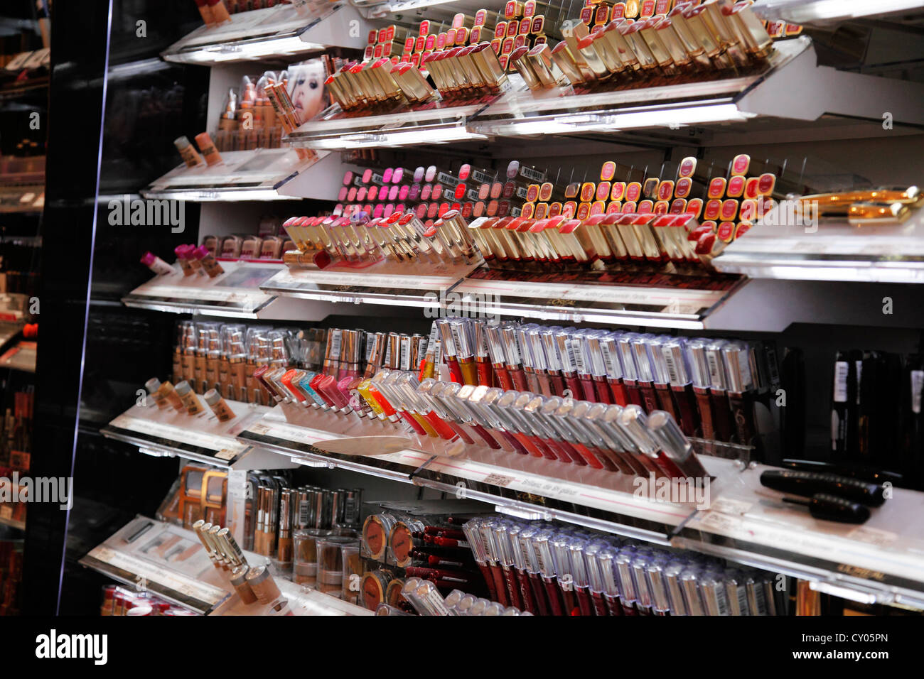 Beauty shop hi-res stock photography and images - Alamy