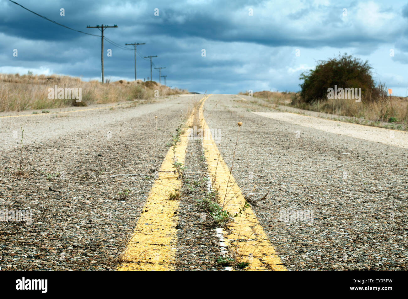 Old dramatic asphalt road hi-res stock photography and images - Alamy