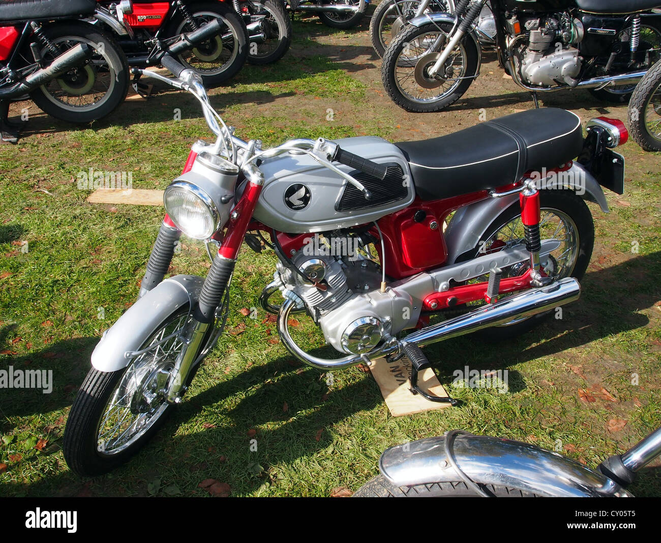 Silver and red hi-res stock photography and images - Alamy