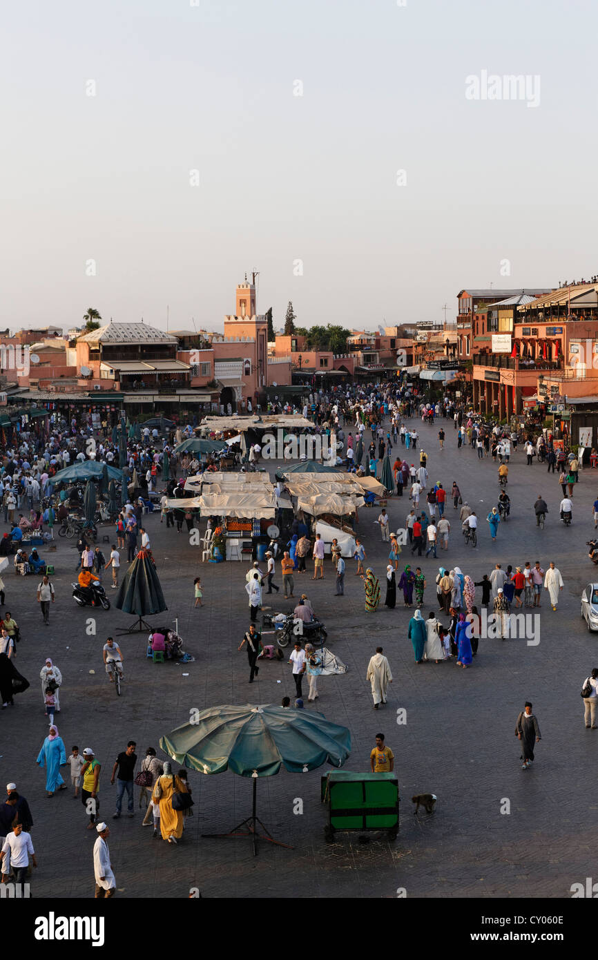 Market hustle and bustle hi-res stock photography and images - Alamy
