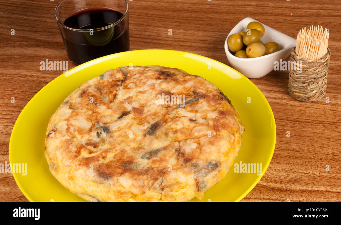 Spanish Bar Counter With A Portion Of Fresh Tortilla Stock Photo Alamy spanish-bar-counter-with-a-portion-of-fresh-tortilla-stock-photo-alamy