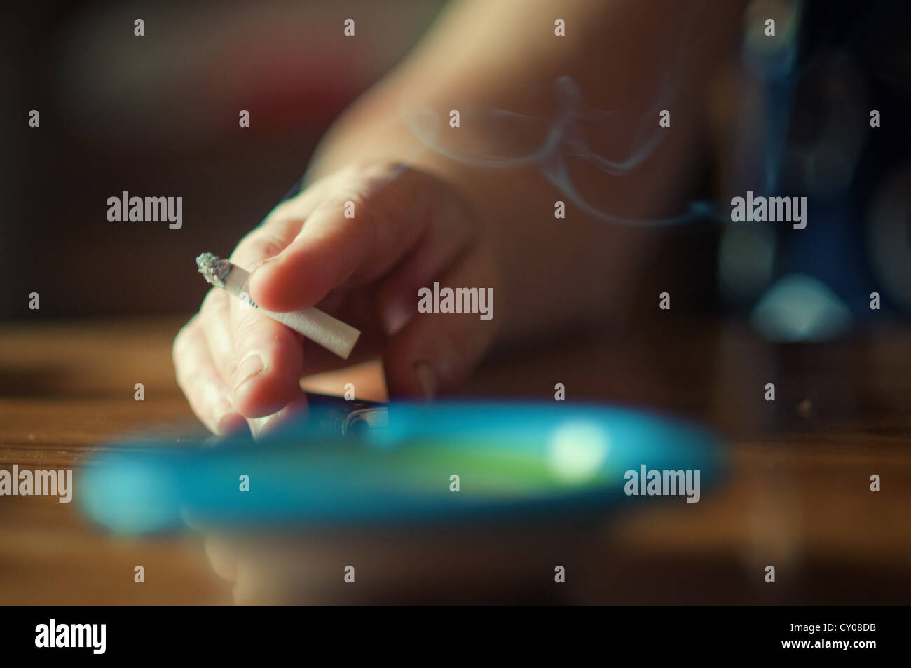 Female hand holding cigarette hi-res stock photography and images - Alamy
