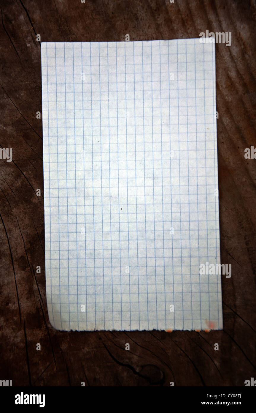 Handwritten paper reminder note over a wooden background Stock Photo ...