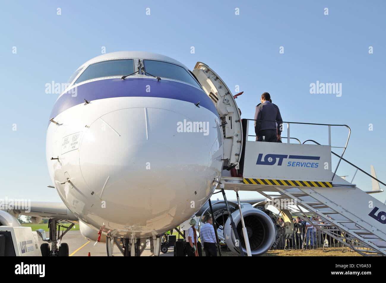 Airliner jet Embraer 170 Stock Photo - Alamy