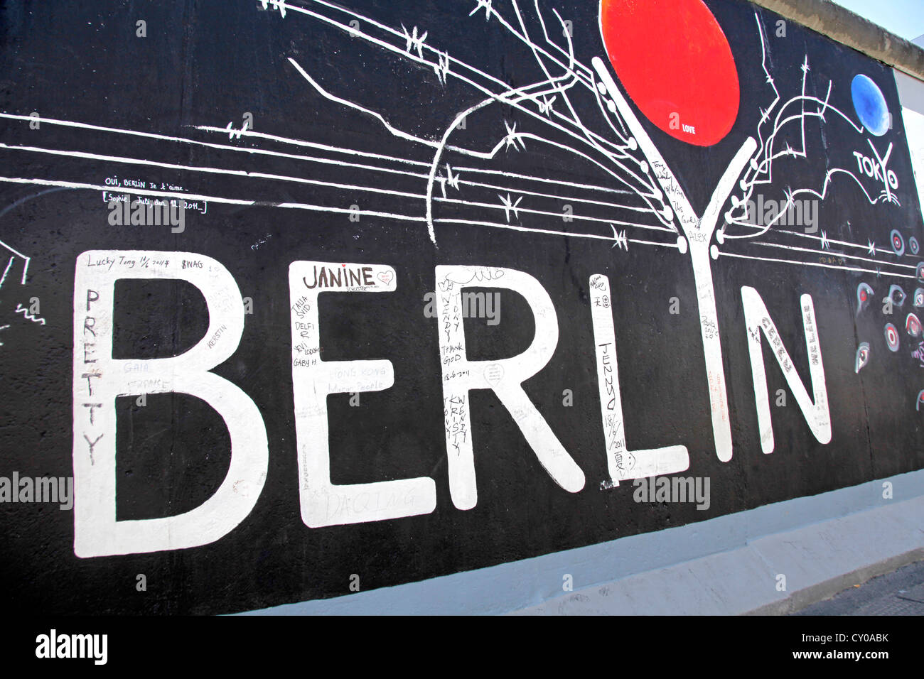 Lettering Berlin, remainder of the Berlin Wall, East Side Gallery ...