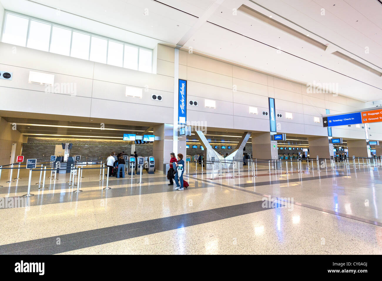 Airport baggage area hi-res stock photography and images - Alamy