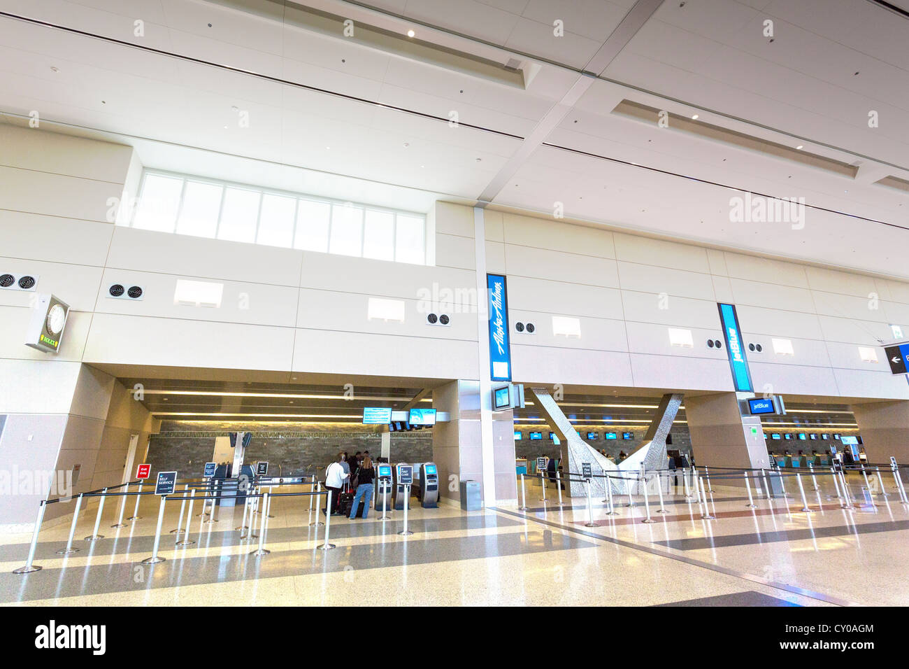 Airport Line Luggage High Resolution Stock Photography and Images - Alamy