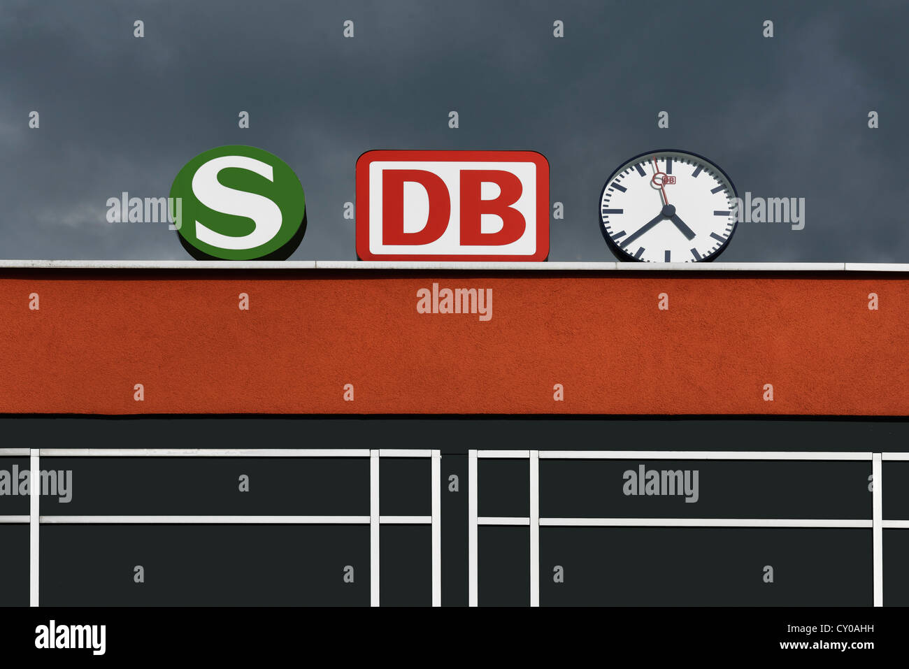 S bahn logo hi-res stock photography and images - Alamy