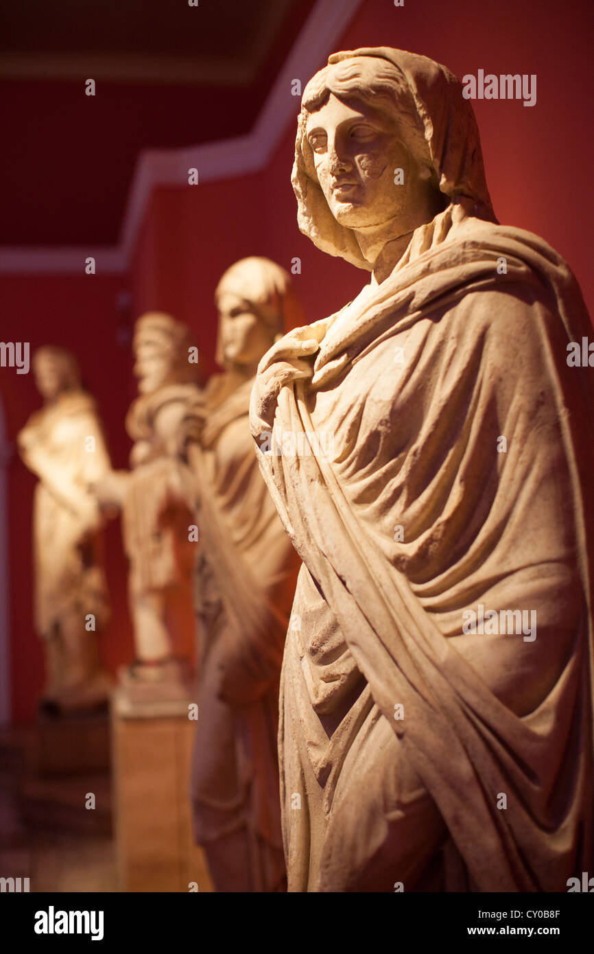 Roman archaeological artifacts hi-res stock photography and images - Alamy