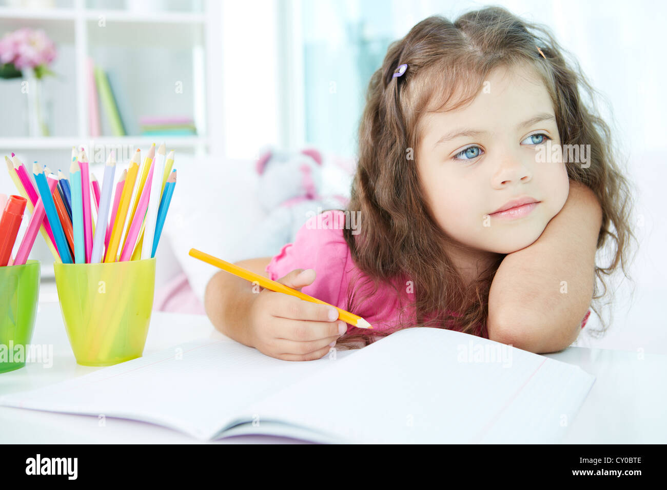 Portrait of lovely girl drawing with colorful pencils Stock Photo - Alamy