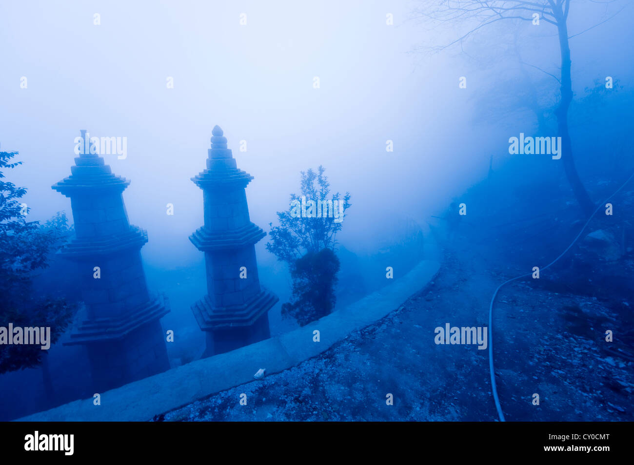 Dew, mist and water at the San Huang Zhai Monastery on Song Mountain ...
