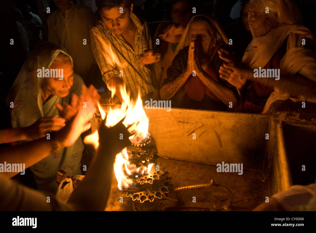 Hindu ritual fire hi-res stock photography and images - Alamy