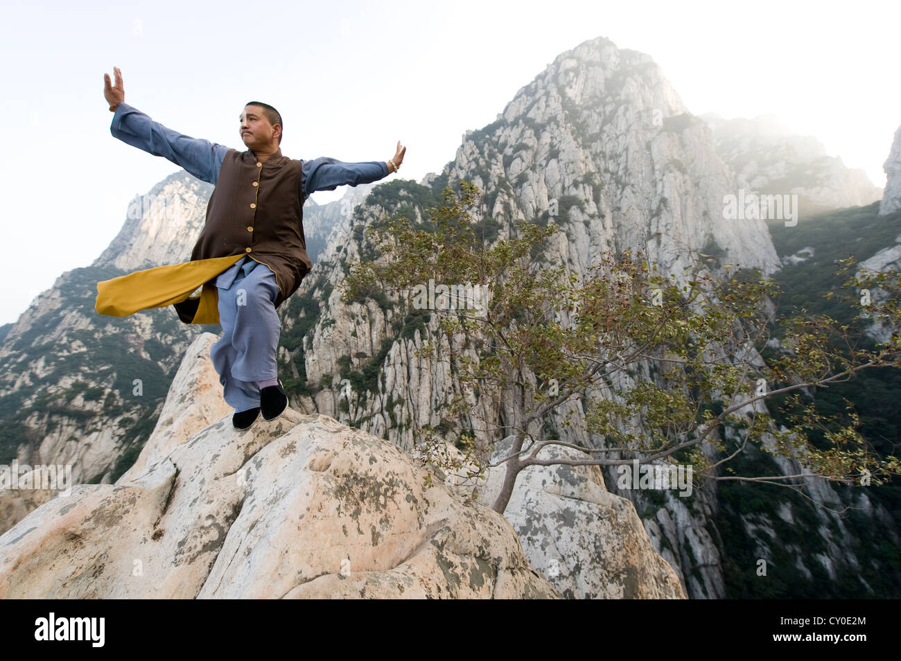 Shaolin Monk Shi De Jian of the San Huang Zhai Monastery demonstates ...