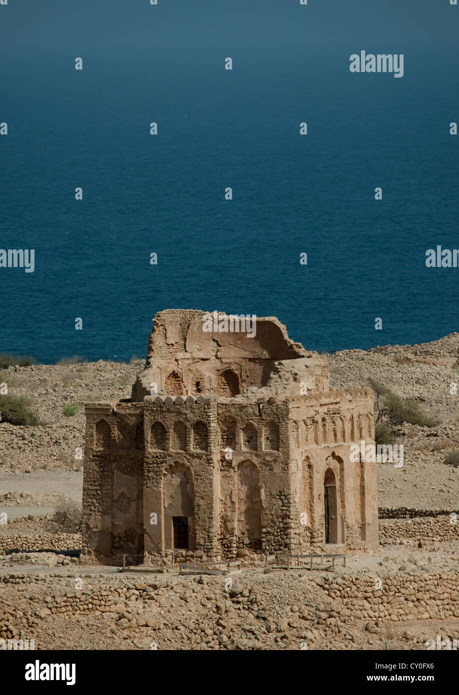 Bibi Mariam's Tomb At Qalhat Ruins, Muscat, Oman Stock Photo - Alamy