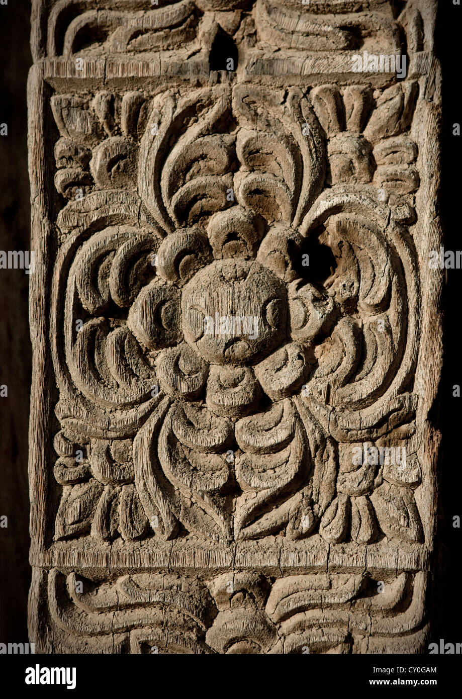 Wood door carving oman hi-res stock photography and images - Alamy