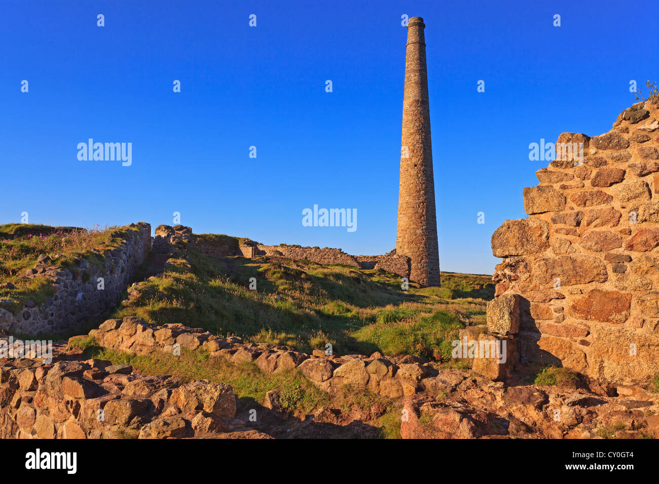 Old tin mines cornwall hi-res stock photography and images - Alamy