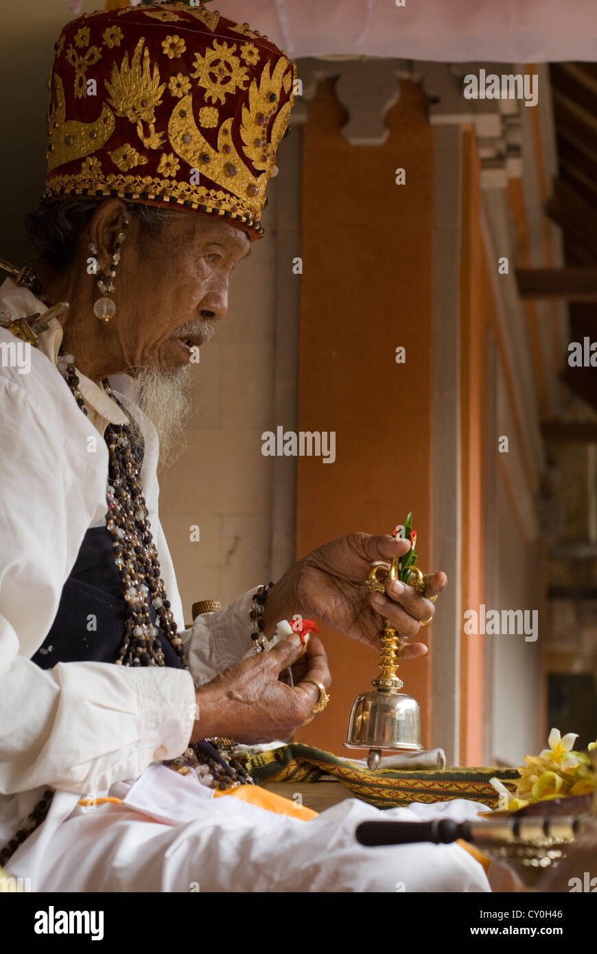 Animist ritual hi-res stock photography and images - Alamy