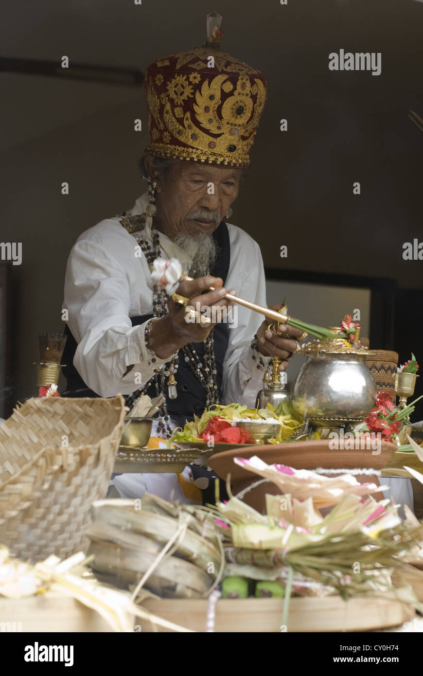 Animist ritual hi-res stock photography and images - Alamy