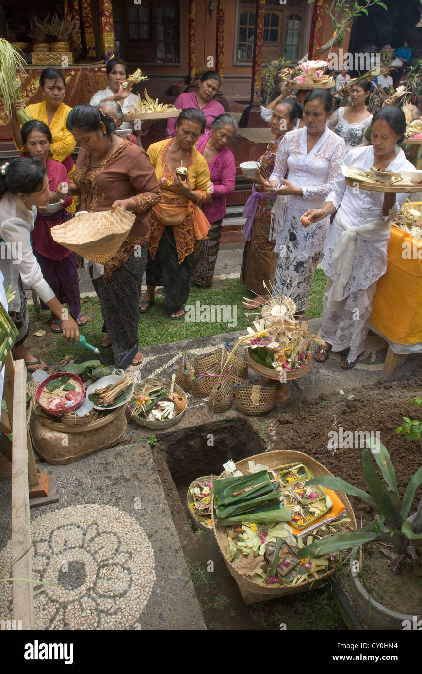 Traditional funeral rites hi-res stock photography and images - Alamy