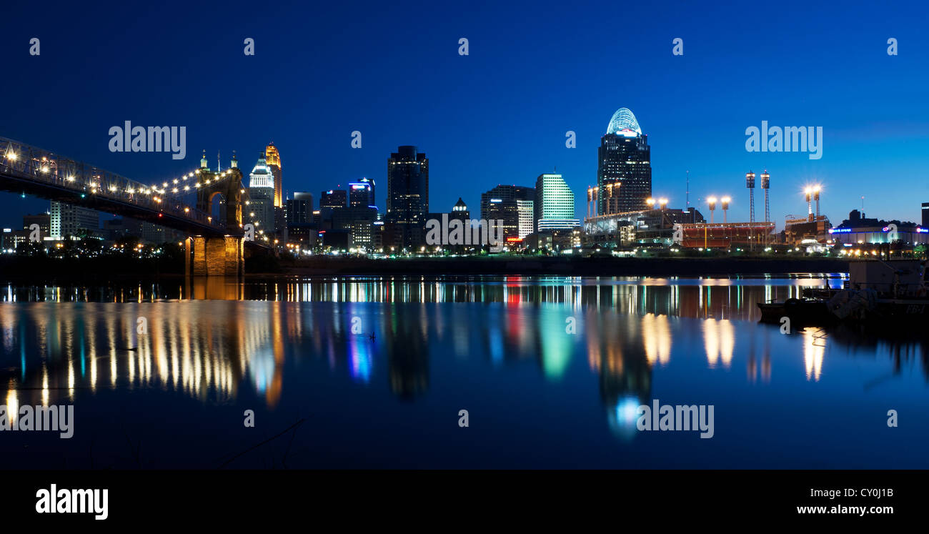 Cincinnati skyline hi-res stock photography and images - Alamy