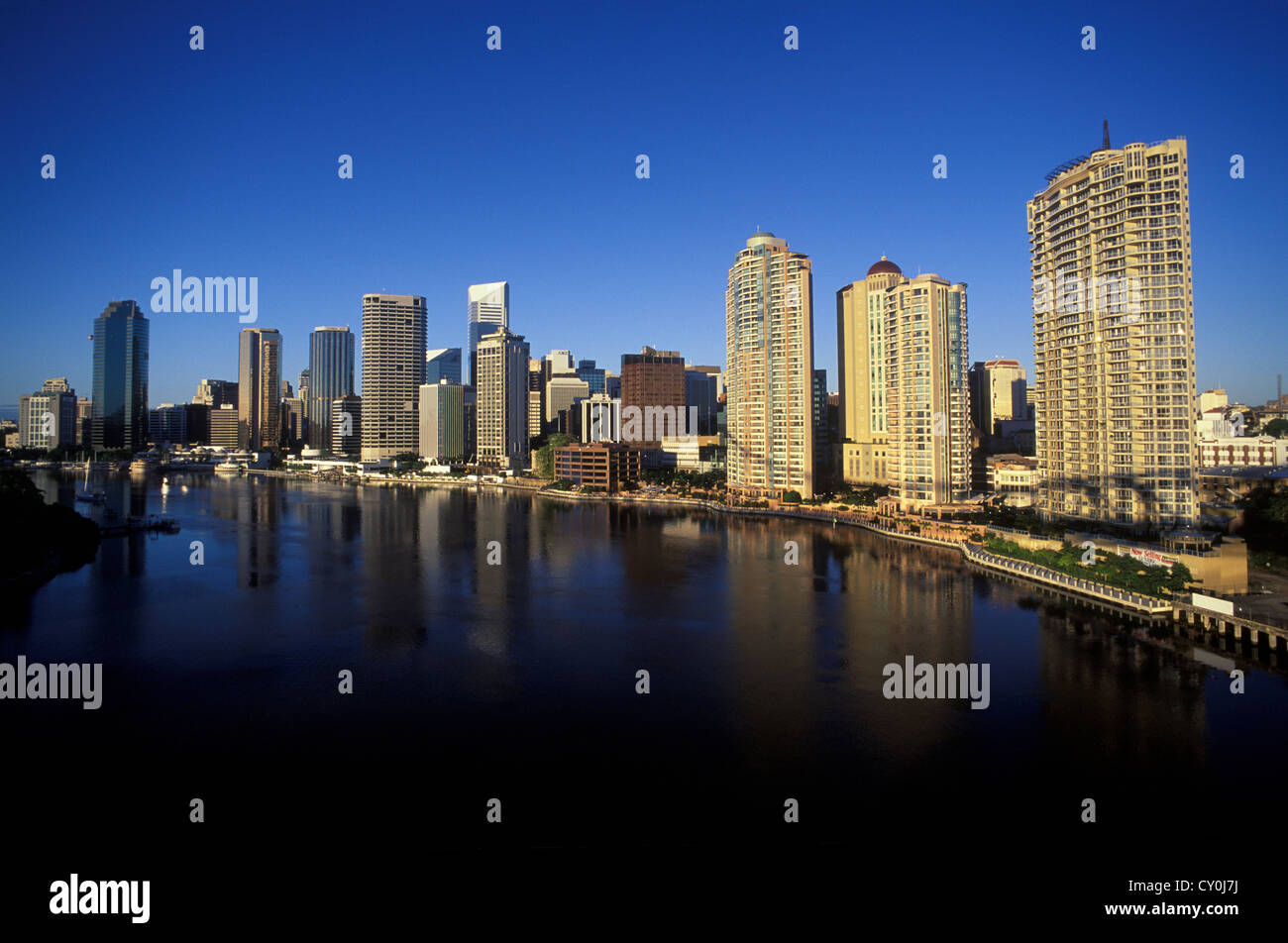 Australia, Queensland, Brisbane, city skyline in the early morning ...