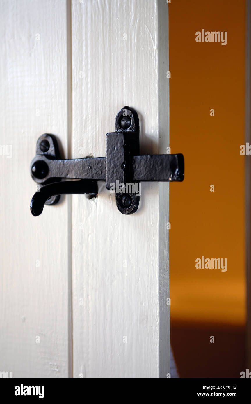 Shutter hook hi-res stock photography and images - Alamy