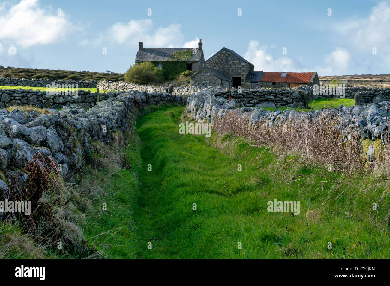 farm house track Stock Photo - Alamy
