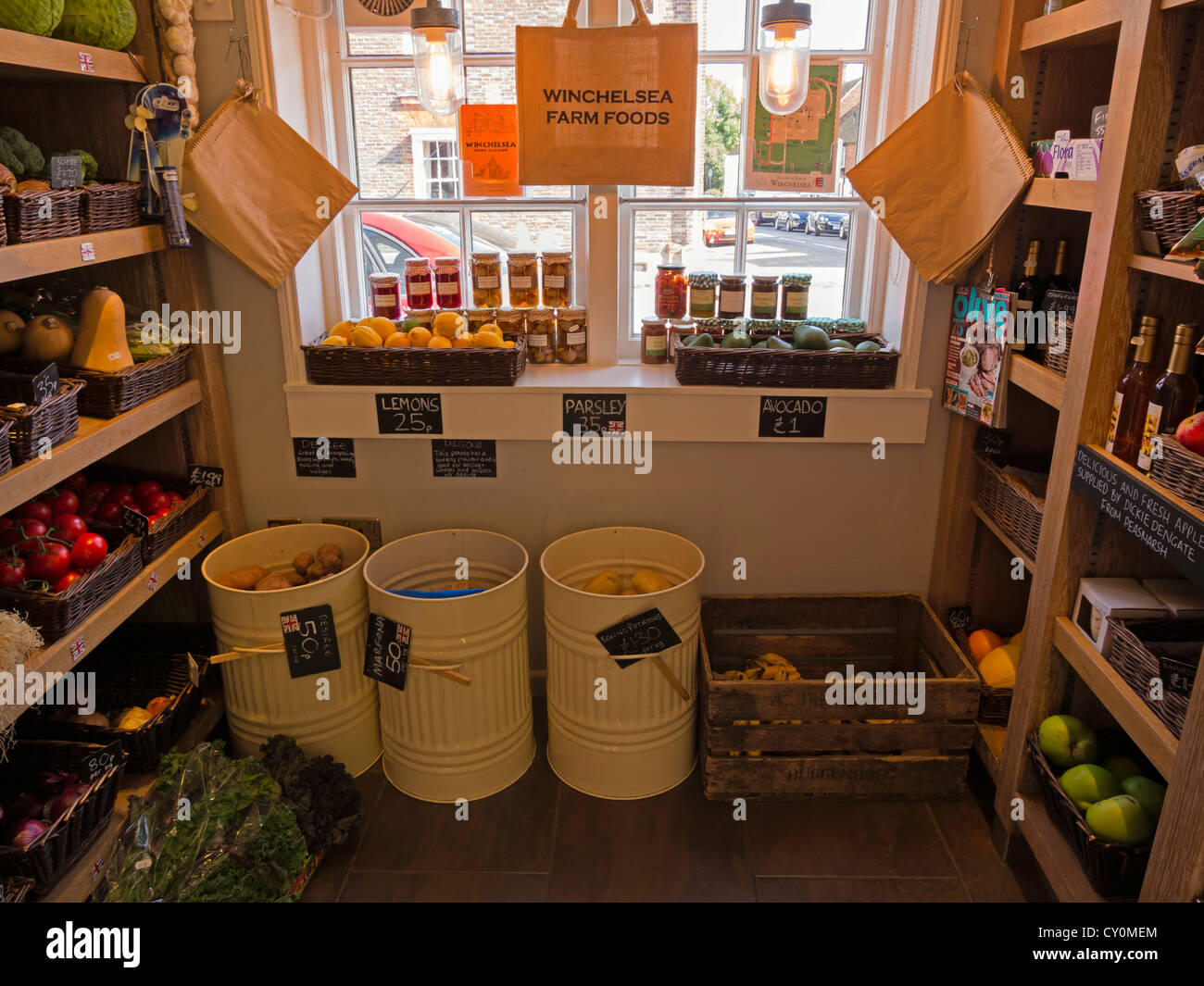 East village grocery shop hi-res stock photography and images - Alamy