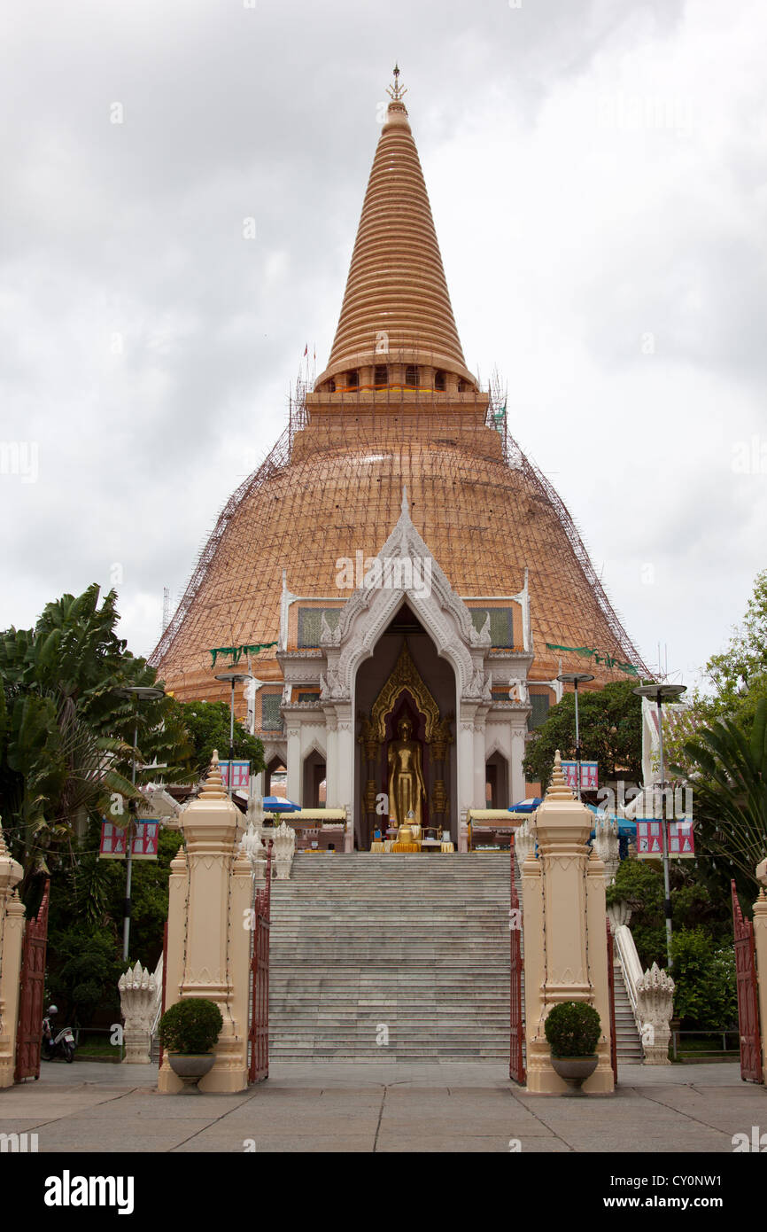 Chedi architecture hi-res stock photography and images - Alamy
