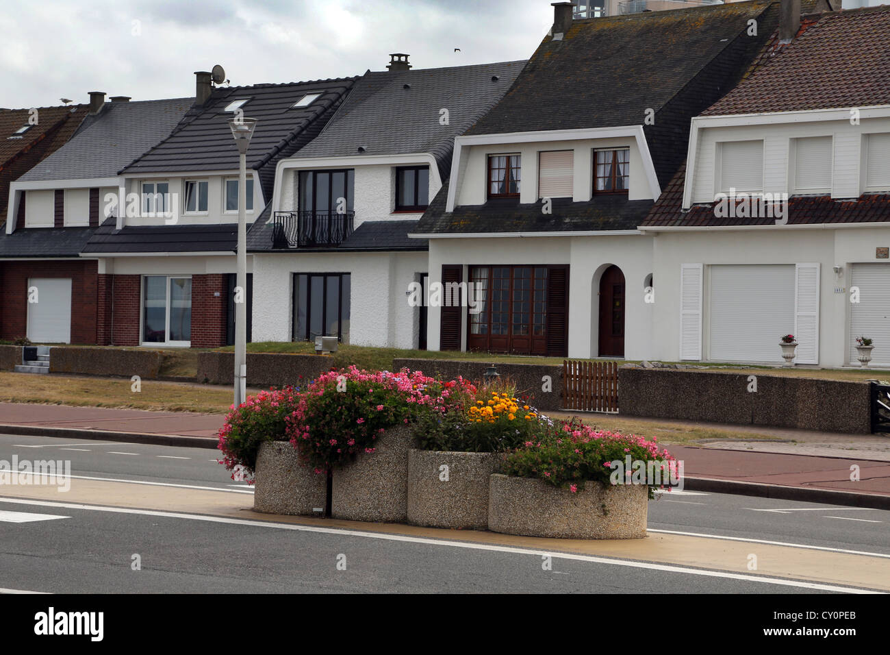 Houses facing the sea hi-res stock photography and images - Alamy