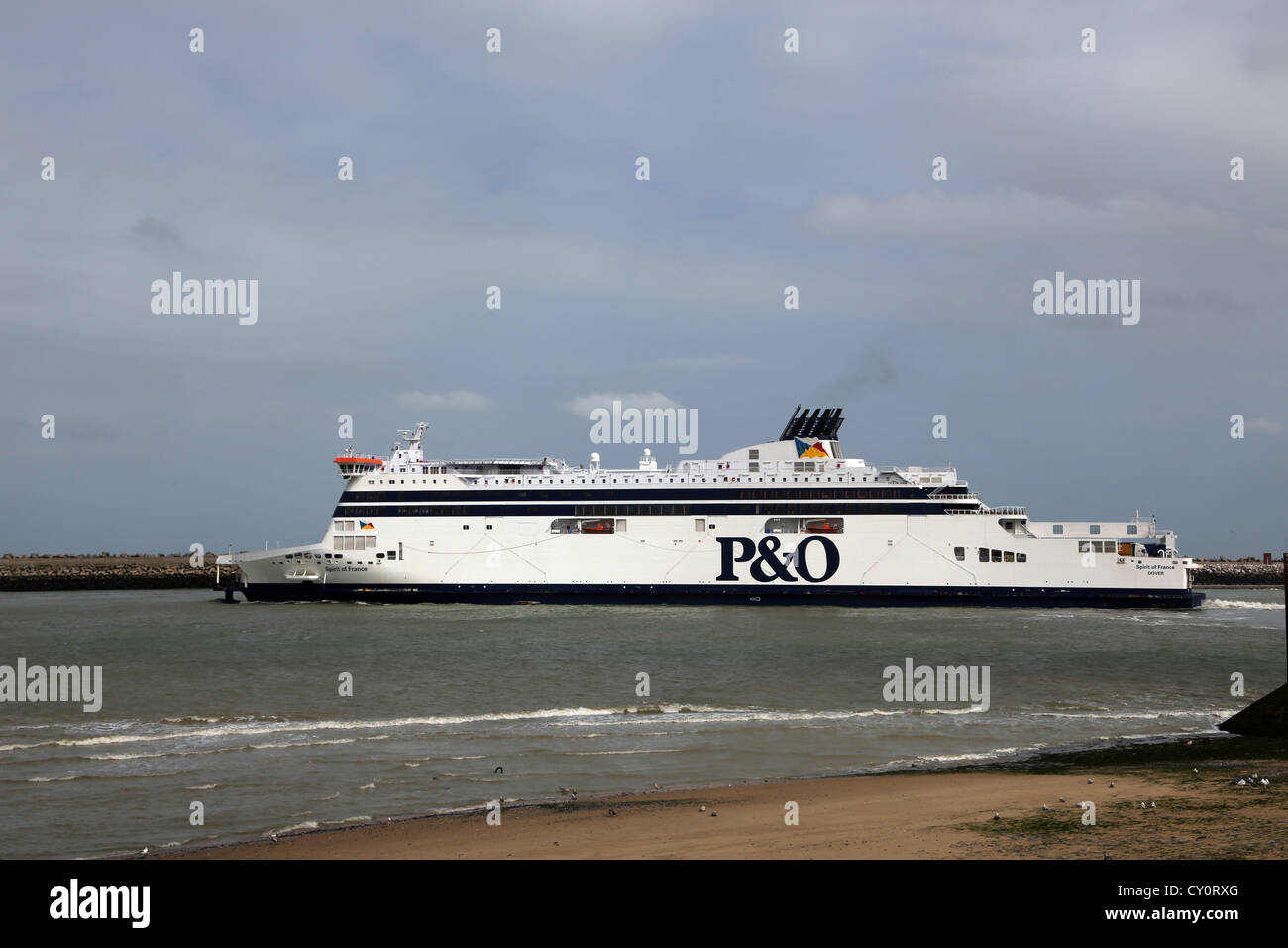Calais France P&O Ferry Leaving Harbour Stock Photo - Alamy